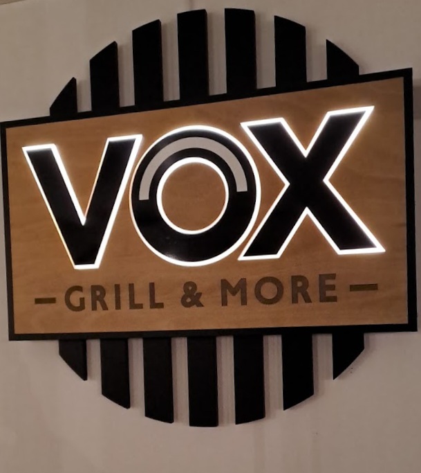 Στην οικογένεια του Visit.Syros και το «VOX – Grill & More» - Visit-syros